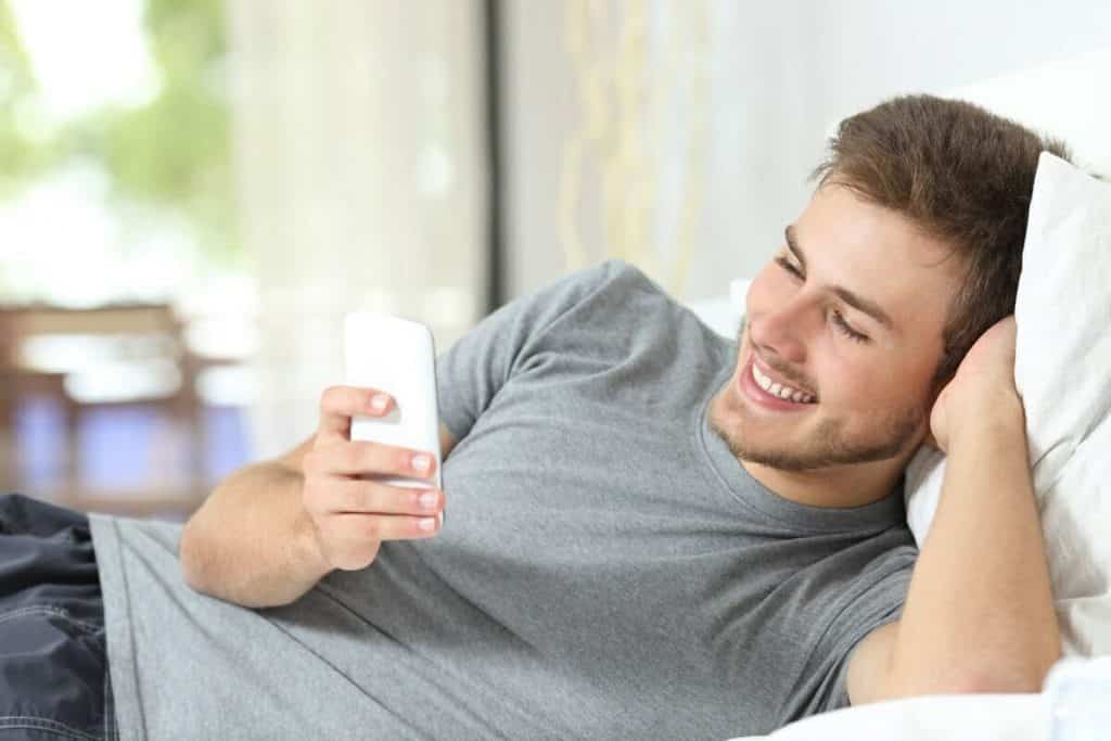 How To Text A Guy First - Top 5 Text Conversation Starters With A Guy