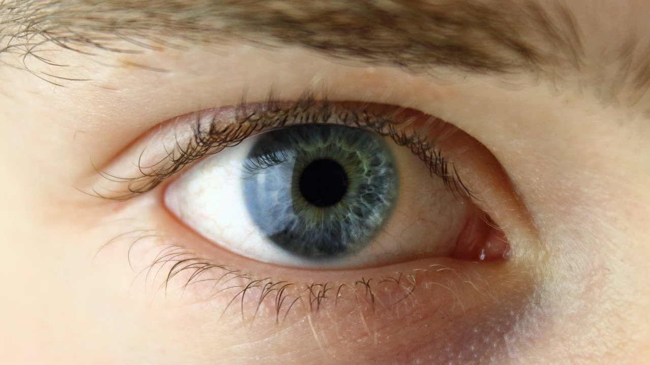 What It REALLY Means When A Man Stares At You - FlirtSavvy